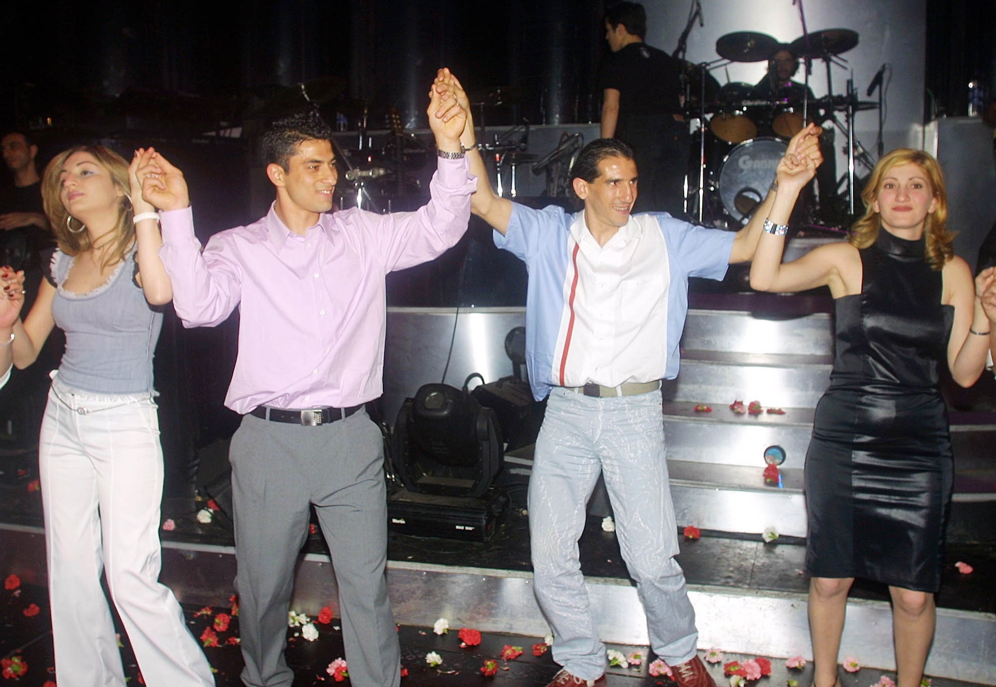 40 φωτογραφίες ομάδων σε μπουζούκια για να μελαγχολήσετε στη δεύτερη ...